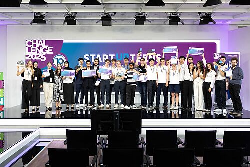 Bayerische Nachwuchs-Gründerinnen und Gründer überzeugen bei der STARTUP TEENS Challenge 2025